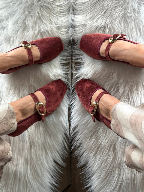 Mary Jane Vino Suede Herraje Dorado – M. Valentina - María Valentina Cancún